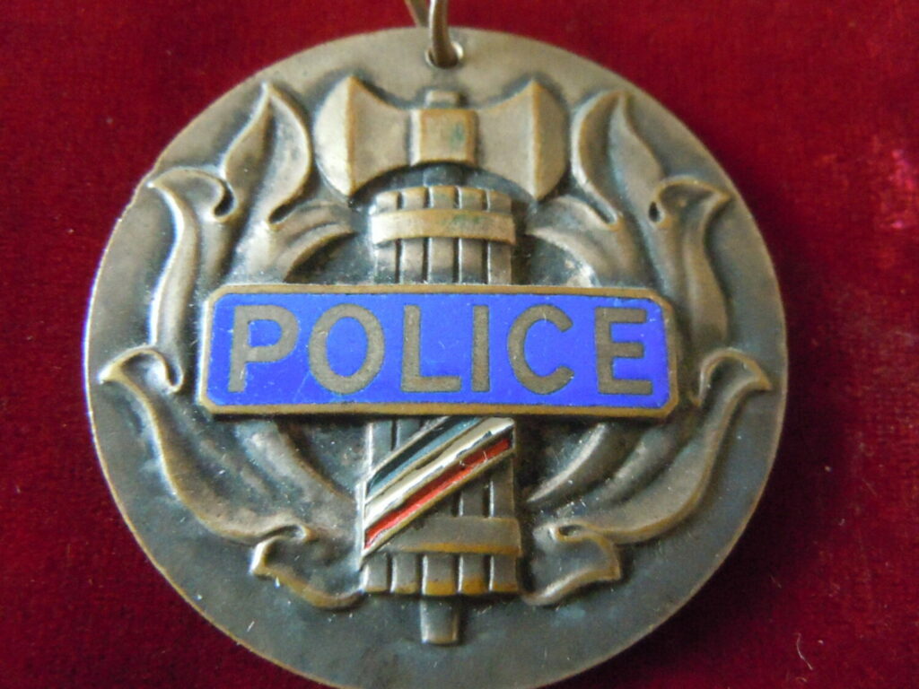 Plaque Police Vichy - Souvenirs historiques et militaires